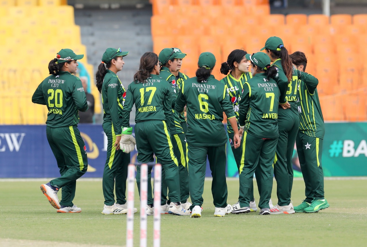 Nida Dar's all-round performance and Ayesha's quick-fire 25 help ...