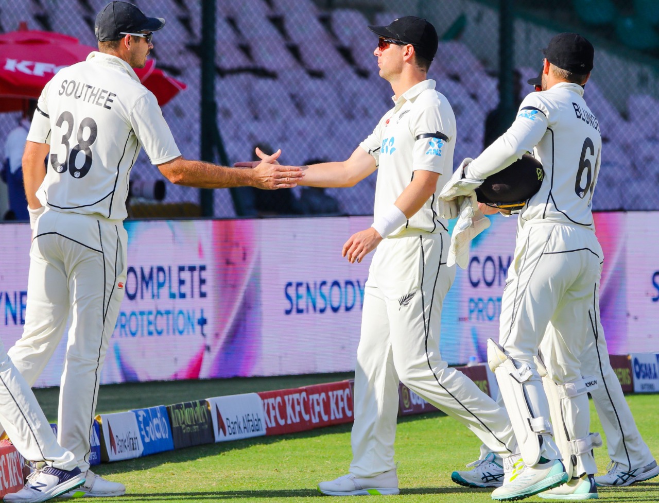 Pakistan lose two wickets on Day Four as they chase 319 on final day ...