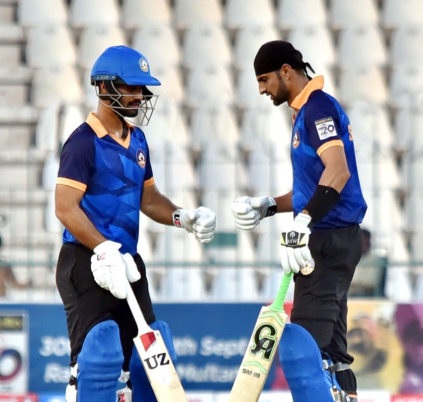 Half-centuries from Qasim and Shoaib keep Central Punjab's hopes alive ... Half-centuries from Qasim and Shoaib keep Central Punjab's hopes alive ...
