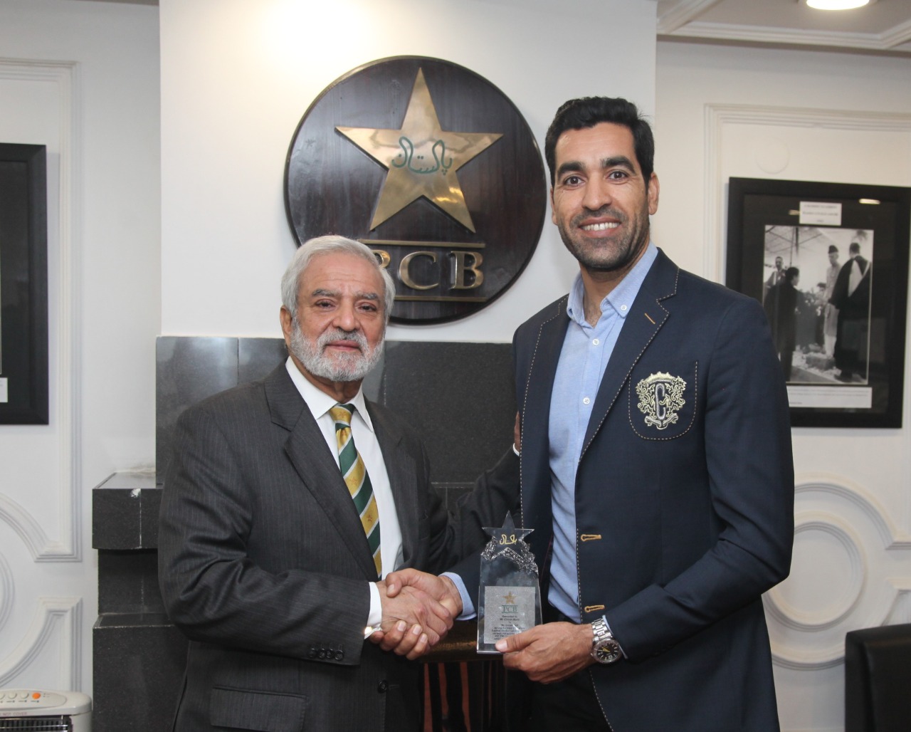 Umar Gul honoured during third T20I | Press Release | PCB