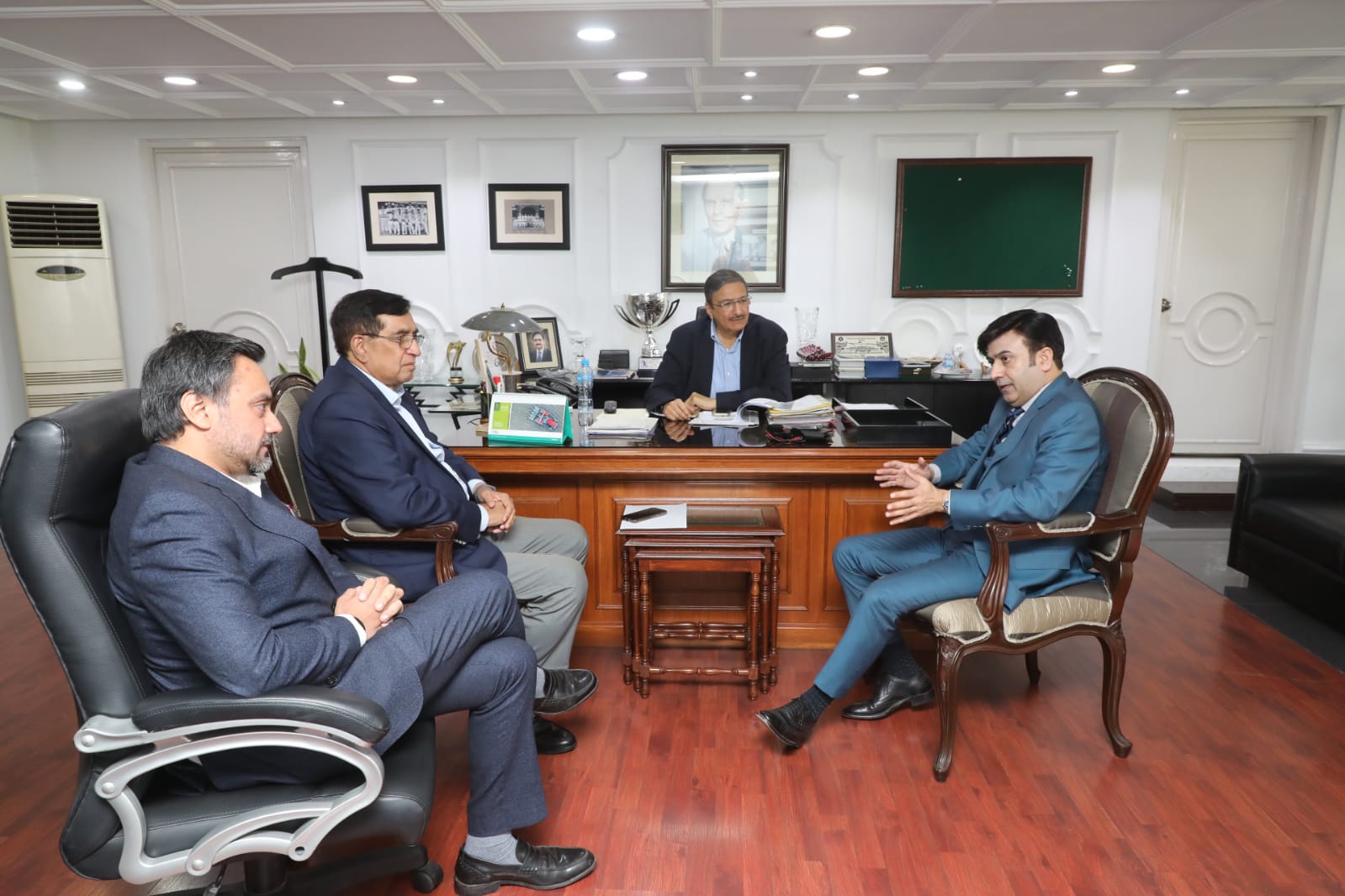KP Sports Minister meets Chairman PCB Management Committee | Press ...